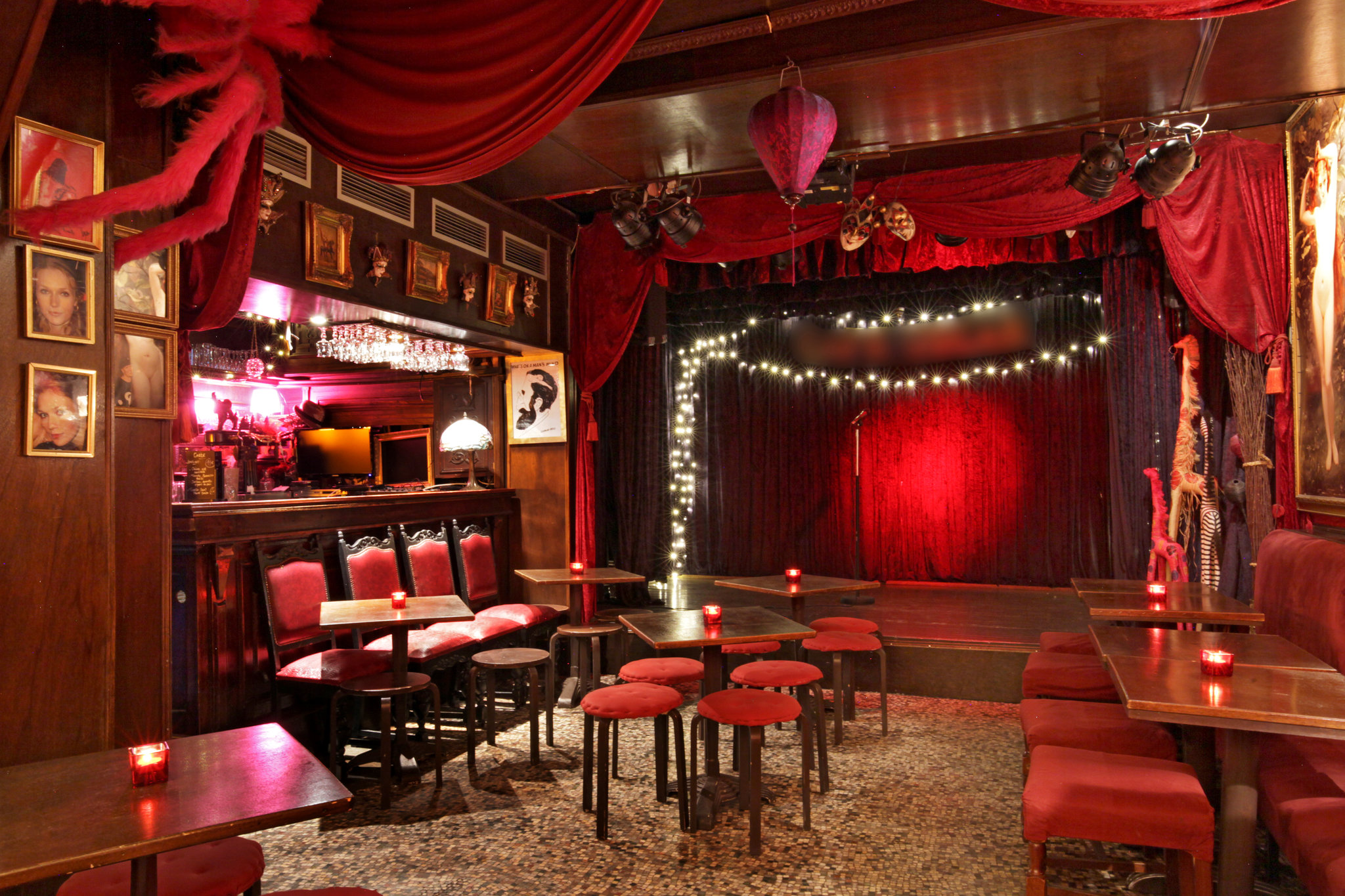 Café cabaret rétro baroque | Vingt Mille Lieux